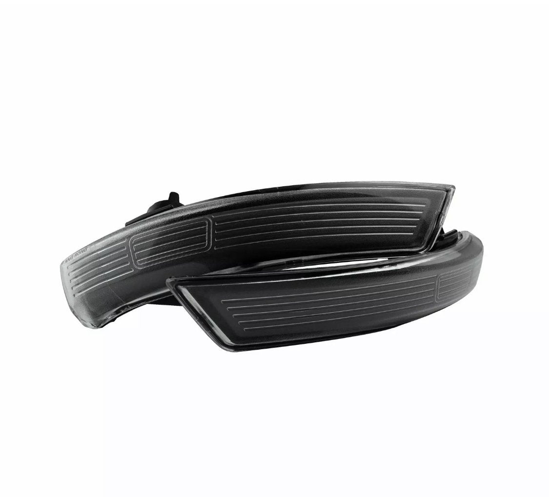 Ford Focus: Dynamic Mirror Indicator Lights – Carbon Accents